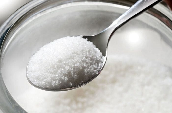 Sal, azúcar e ingredientes para hacer pan enriquecido - Recetas de Pan
